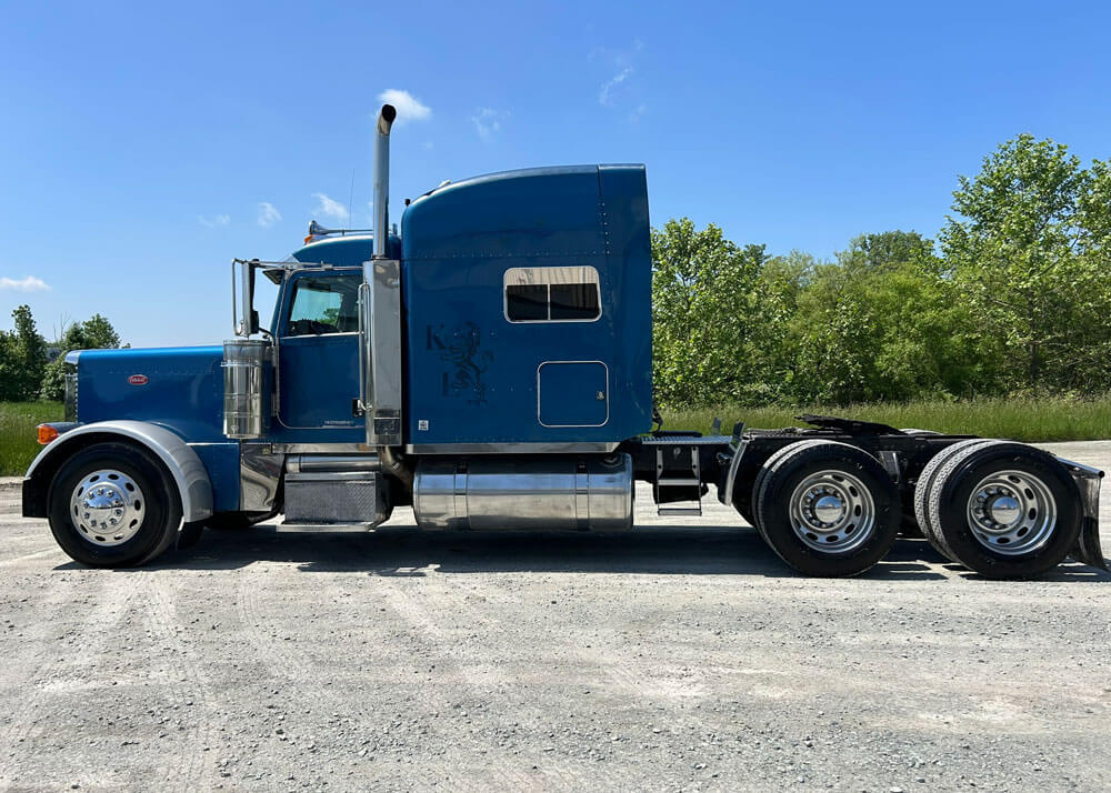 2007 PETERBILT 379 W/29K MILES ON OVERHAUL